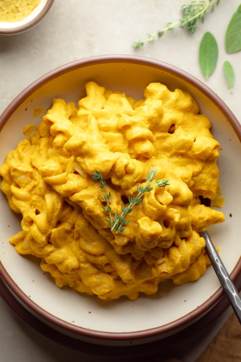 Vegan Pumpkin Mac and Cheese - Nora Cooks